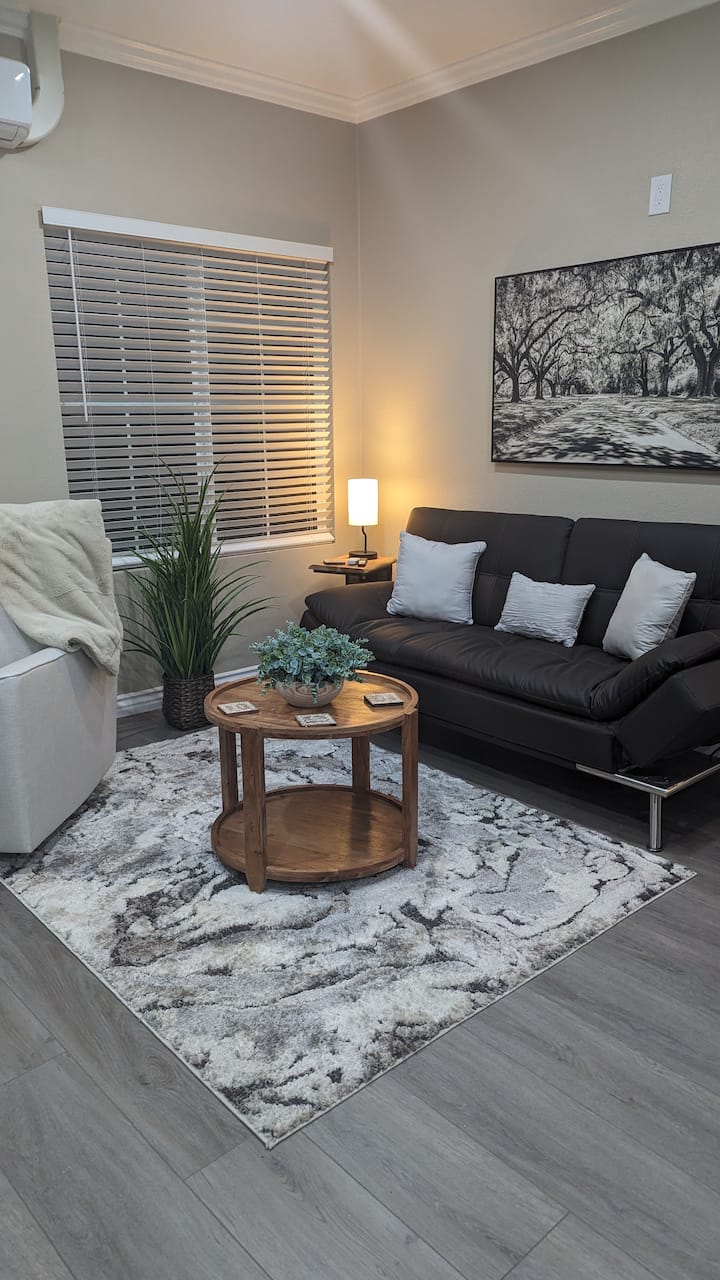 Casa De La Torre Bungalow - Garden Grove