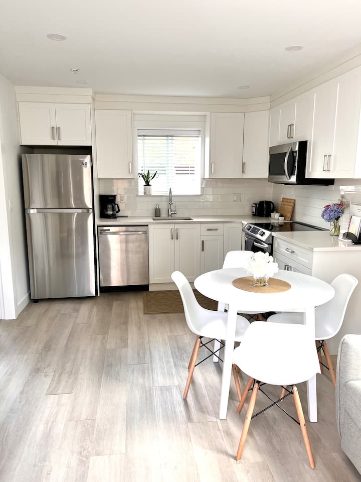 New Modern Laneway House, 2 Bedroom/2 Full Baths - Vancouver
