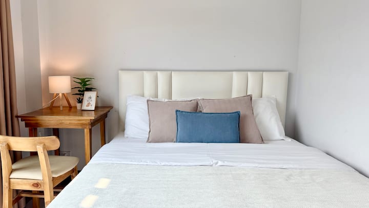 Charming Studio Balcony Walk To Tha Phae Gate - Chiang Mai