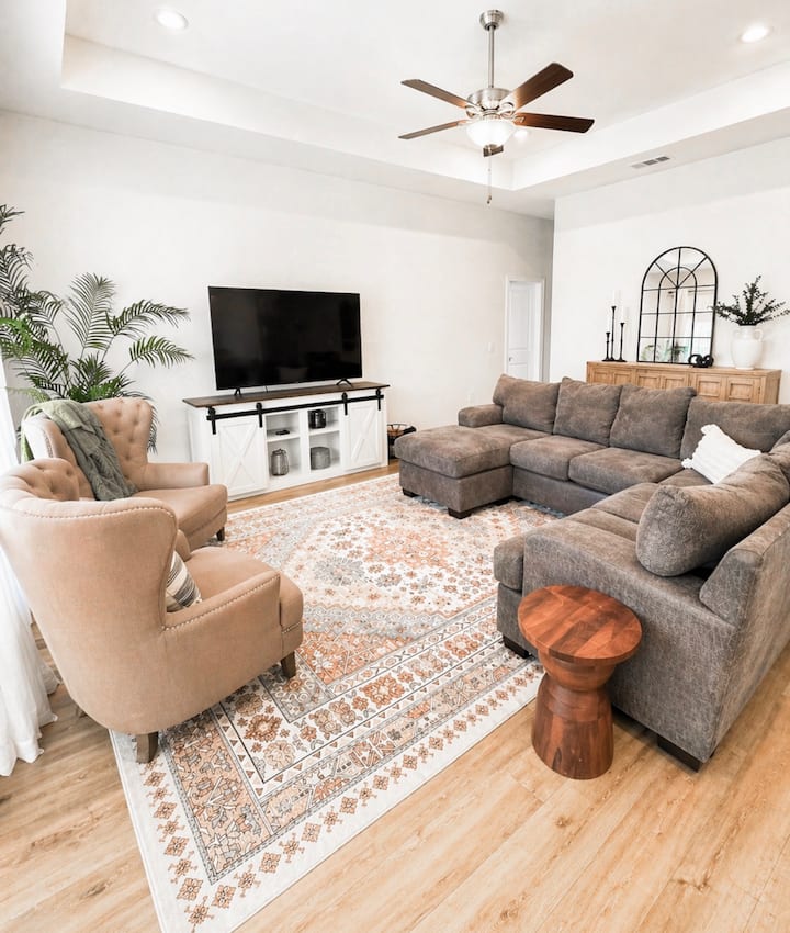 Spacious Coastal Home• Huge Yard • No Pet Fee! - Navarre, FL