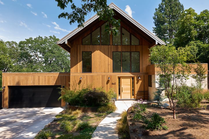 Modern Design In Ashland For Families W Hot Tub - Ashland, OR