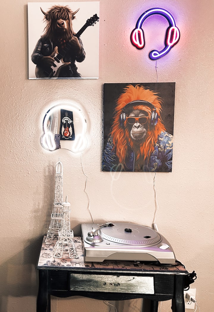 Icons & Pop – Pasadena Stay - Deer Park, TX