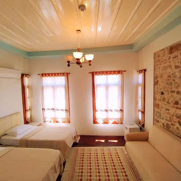 3-4 Kişilik Büyük Oda/aygün Pansiyon - Cunda Adası