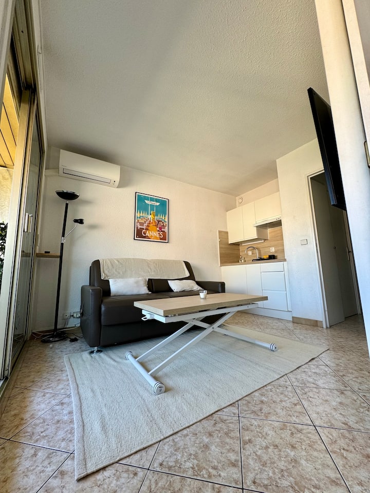 2 Pièces + Terrasse - 4 Voyageurs - 9 Min Plages - Cannes
