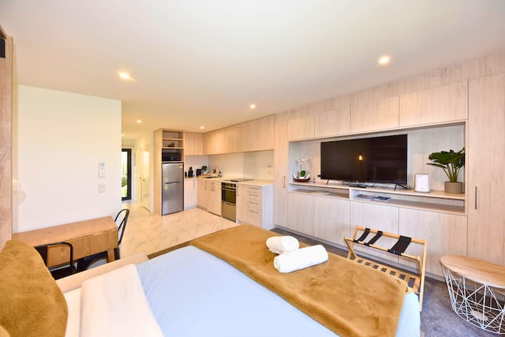 Chic City Pad – Studio On Wilmer Street - Christchurch