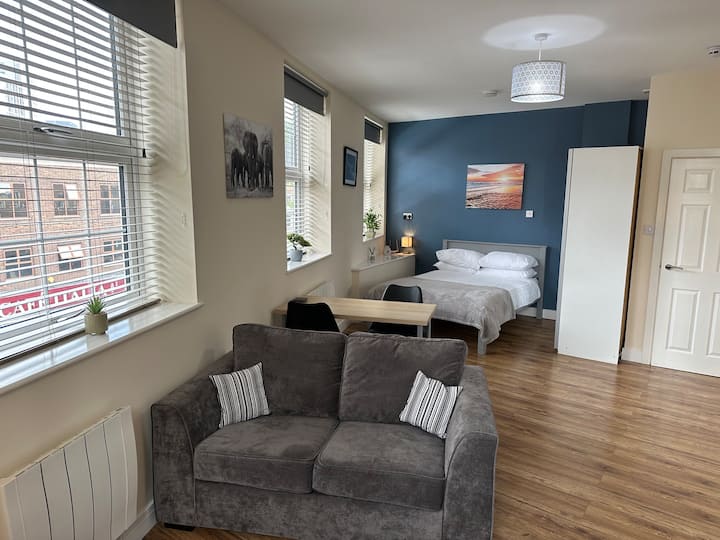 Light & Bright City Centre Studio/ Wifi & Netflix - Coventry