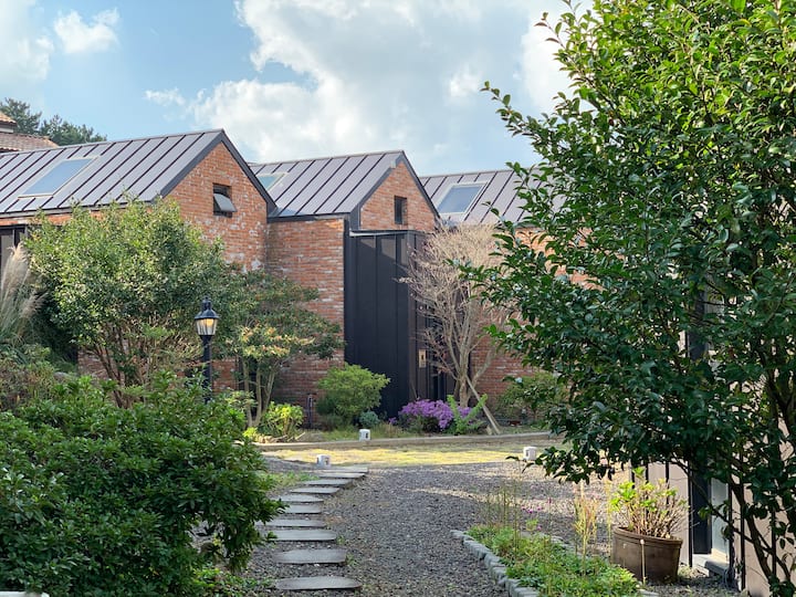 Sound Travel | High-quality Stay With Jbl Audio - Jeju