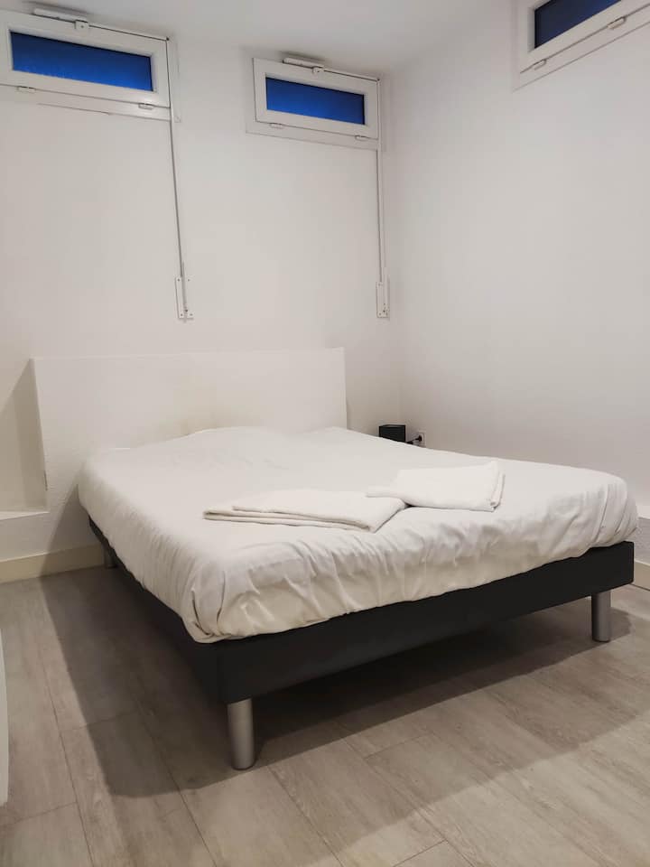 Centre-ville Pour 2, Lit Double, Douche, Toilette - Clermont-Ferrand