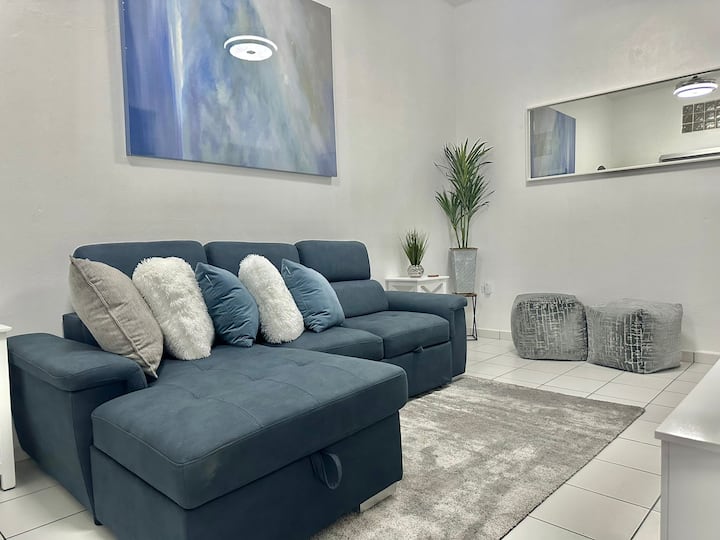 Cozy Apt W/bkup Pwr-la Placita-condado Beach Area - San Juan, Puerto Rico