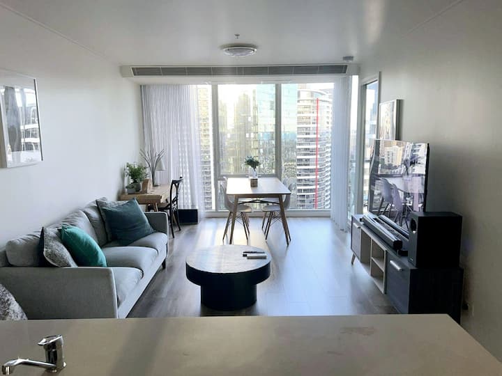 Southbank Luxury Crown&f1nearby -