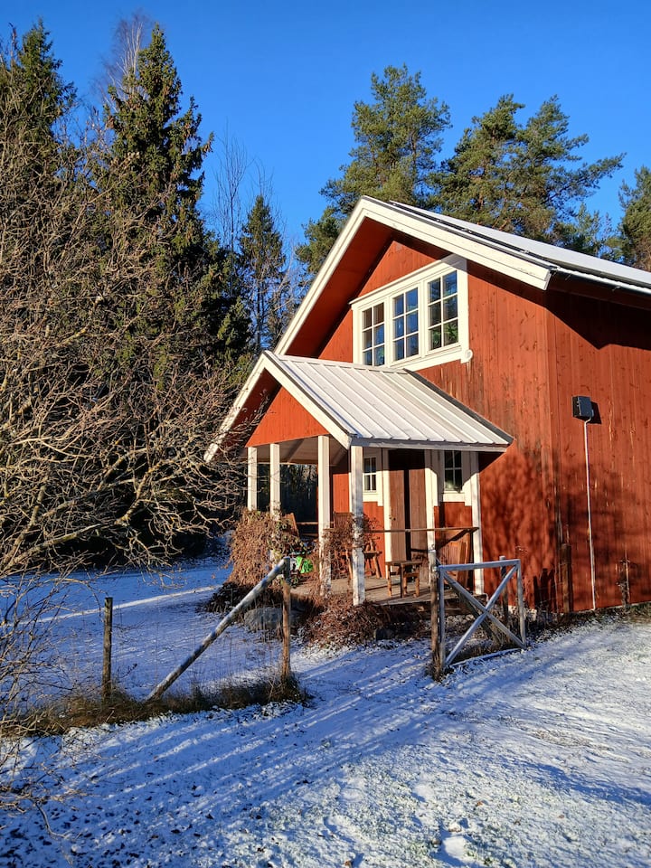 Charmigt Etageboende På Hästgård Nära Naturen - Enköping