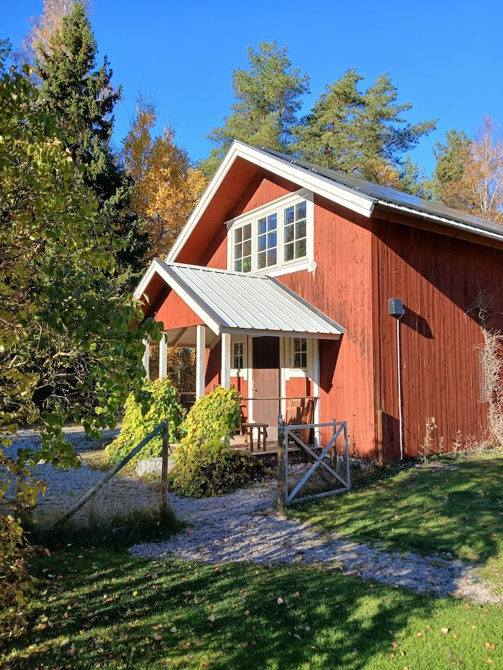 Charmigt Etageboende På Hästgård Nära Naturen - Enköping