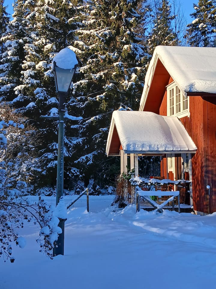 Charmigt Etageboende På Hästgård Nära Naturen - Enköping