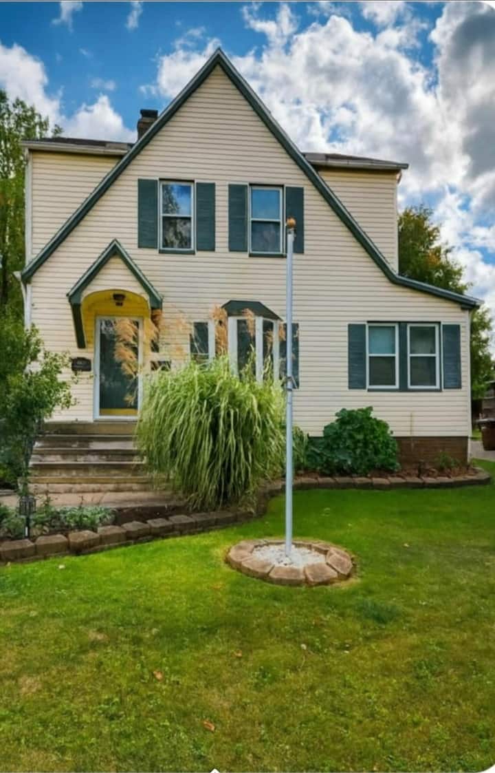 Central To Everything! Modern & Spacious. - Parma, OH