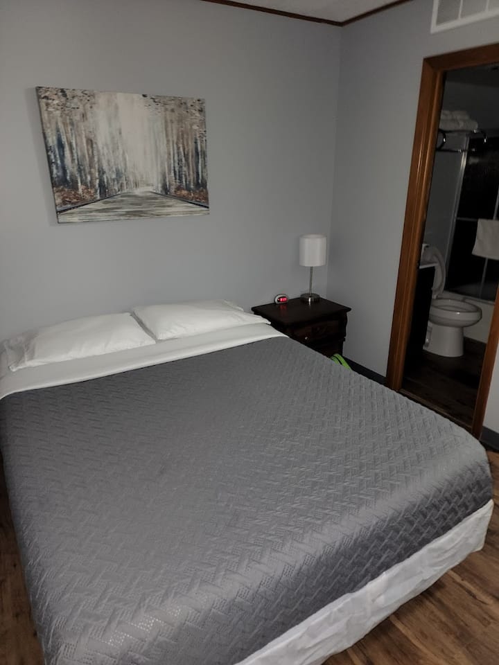 The Weekender Motel Unit #3 - On The Strip - Geneva-on-the-Lake