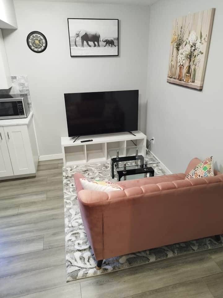 A Cozy Two Bedroom Basement Suite. - Saint Albert