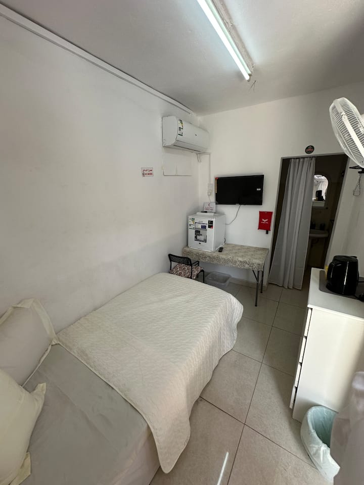 غرفة مؤثثة وحمام - 메디나