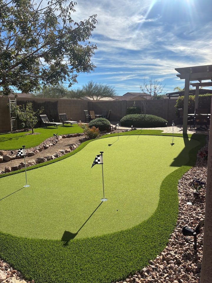 Cozy Retreat W/ New Putting Green - San Tan Valley, AZ
