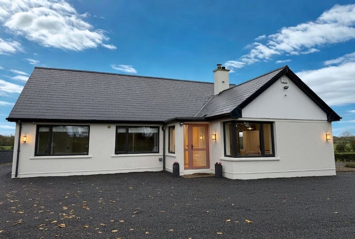 Willow Lodge Cashel. Sleeps 8. Spacious. Rock View - Cashel