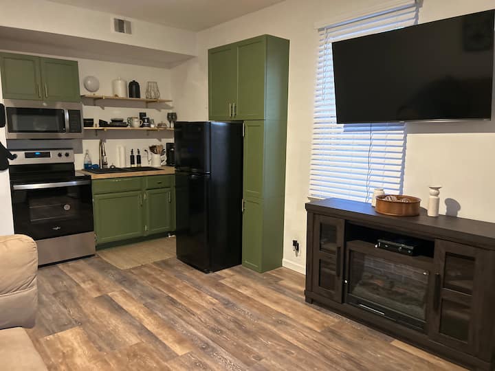 Cozy Apartment Near Downtown - Belleville, IL