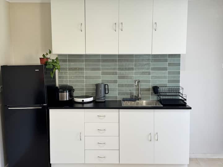 Private Studio In Convenient Figtree Location - University of Wollongong, Wollongong campus