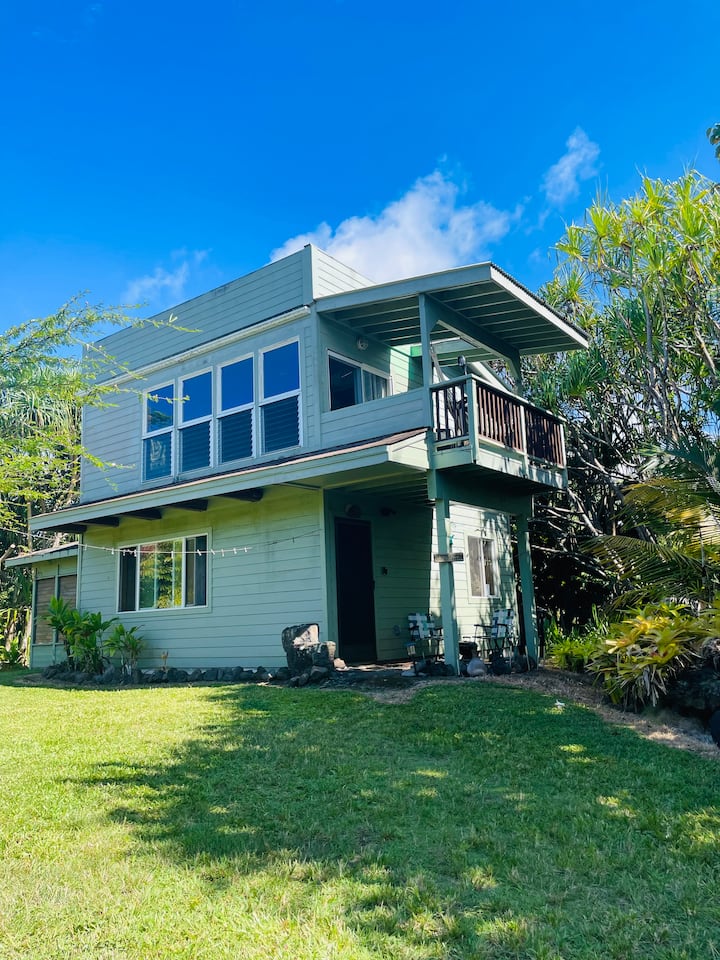 Hikina Shore Getaway
-A Coastal+jungle Stay. - Pāhoa, HI