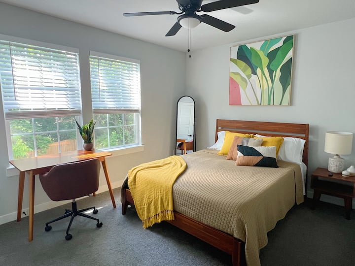 Modern Mid-term Retreat In Sunny S. Dallas - Dallas, TX