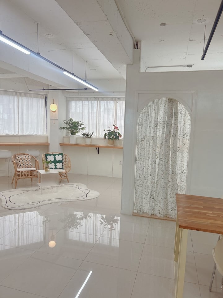 [프롬스테이]
#빔프로젝트#스텐바이미#마샬스피커#주차가능 (황리단길10분) - Gyeongju-si