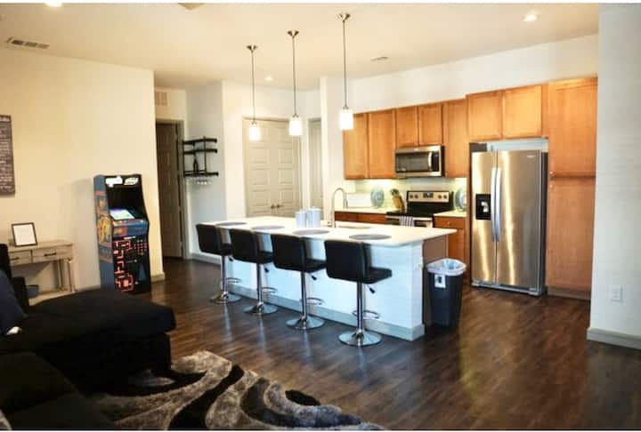 Downtown  Luxury Oasis  / Parking , Amazing Pool - Houston, TX