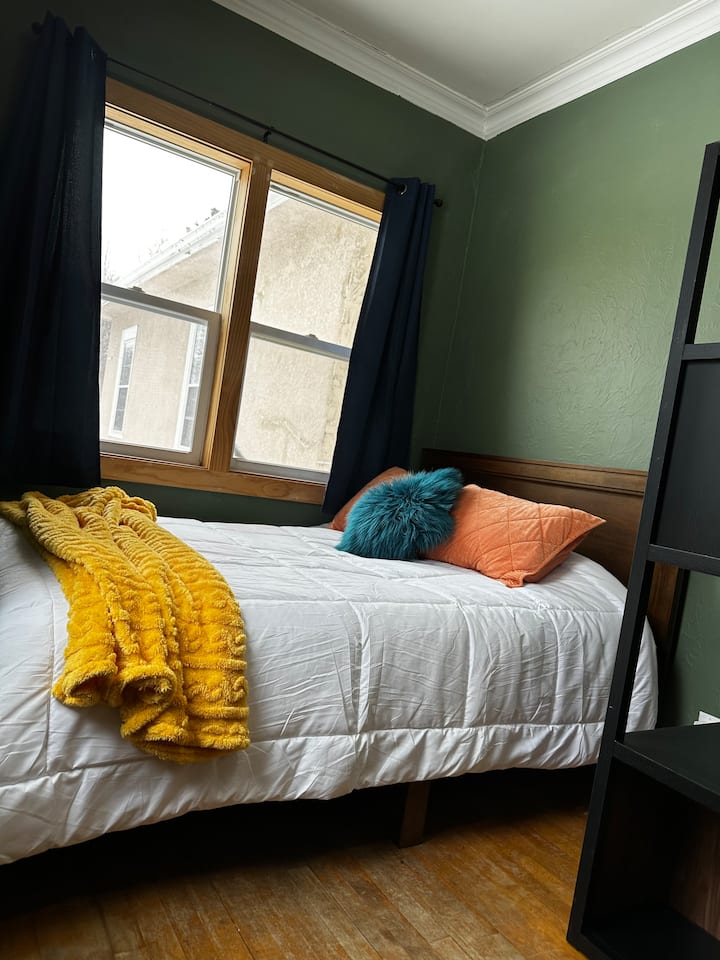 2 Bed 1 Bathroom Apt 1 - Fargo, ND