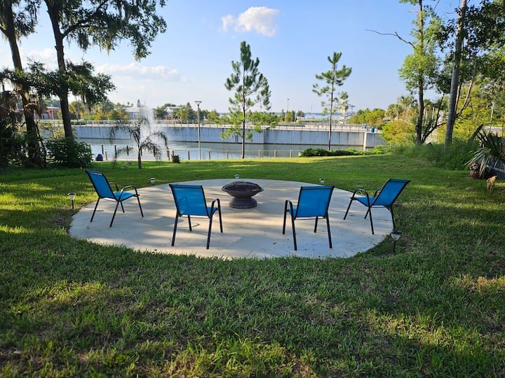 Montrose Memories - Clermont, FL