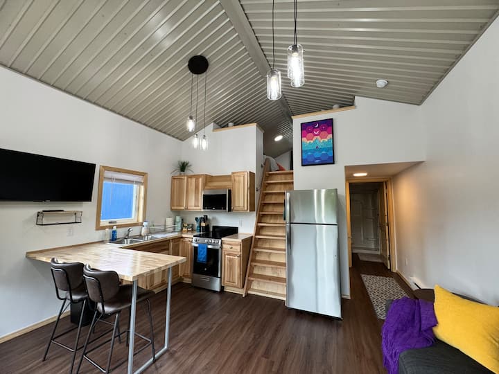 Lane's Mountaintop Cabin - Seward, AK