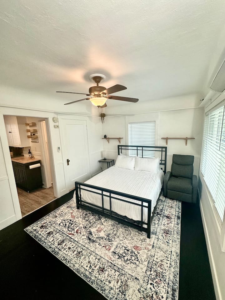 Cottage Hideaway Central Roseville - Roseville, CA