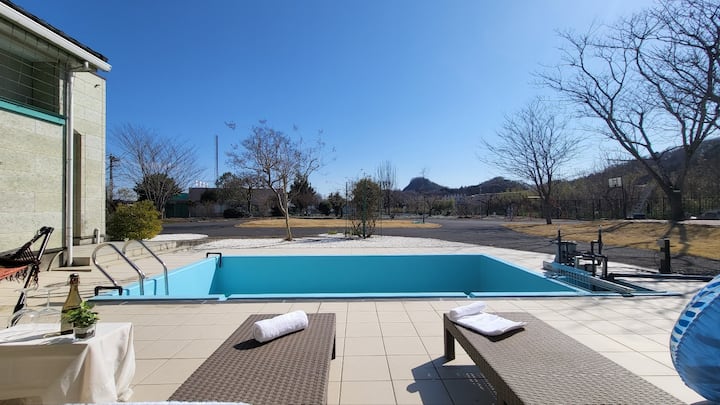 プール、バーベキュー場付き! <最大20人>8部屋/カラオケ施設完備/ペット可能 - Sano