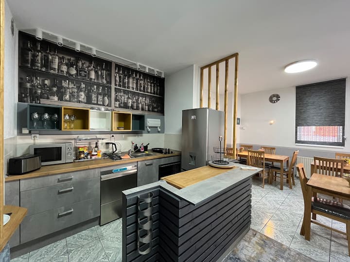 *Hotel Nello*kompl. Etage/küche/4 Badezim.! - Offenbach am Main