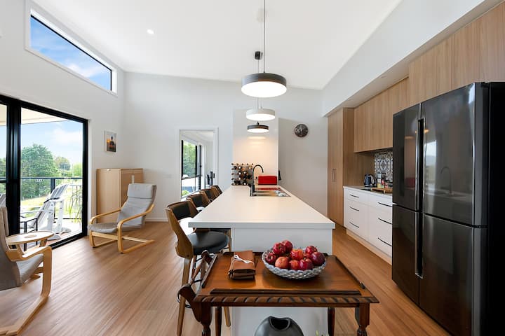 Tangari House - 4 Bedrooms 2 Bathrooms - Merimbula