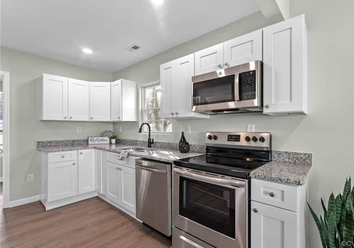 Renovated "Like New" Comfy Home. - Fort Lee, VA