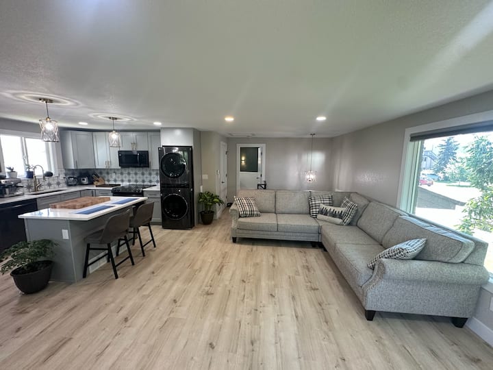 Stylish Home Near Lake Arbor - Arvada, CO