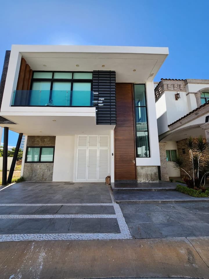 Casa Victoria
!Hermosa Casa De Playa! - Mazatlan