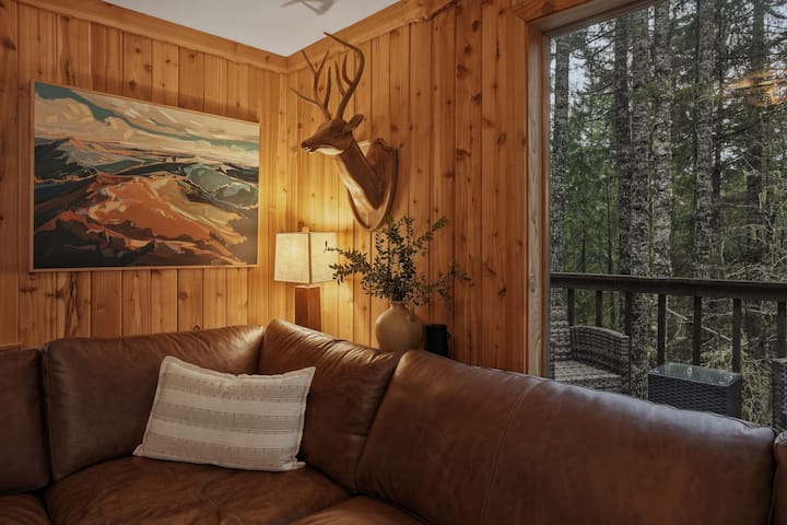 Woodsy Cabin | Sleeps 8, Lake Access, Cozy Fires - Hoodsport, WA