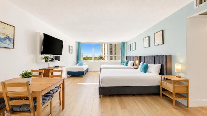 Bayview Studio| Pool+ Beach Access + Valet Parking - Miami Beach, FL