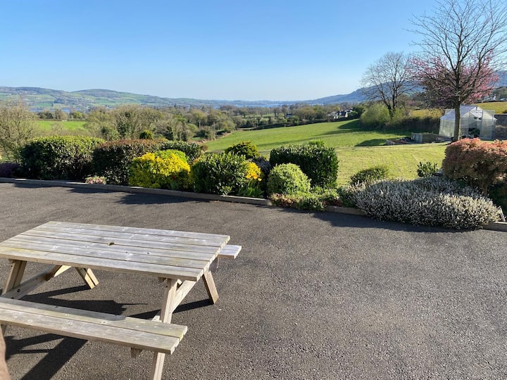 Lovely Lough Derg Location - Killaloe