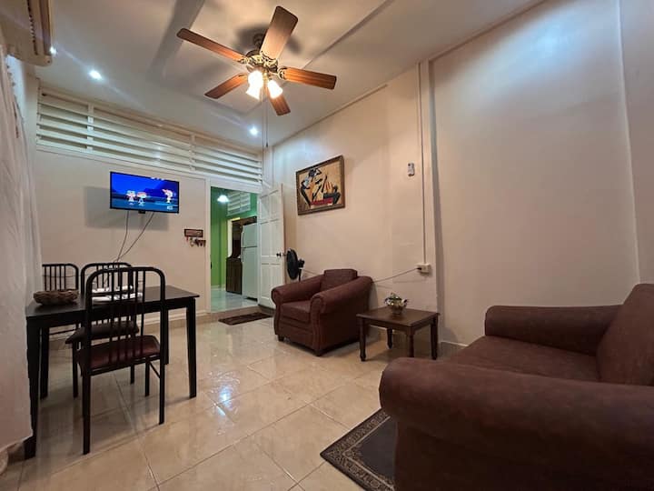 Queen Bed Pos, Walk To Everything On The Avenue. - Port of Spain