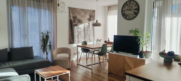 Cosy Apartment Next To  S/u-bahn With Canal View! - Hamburg