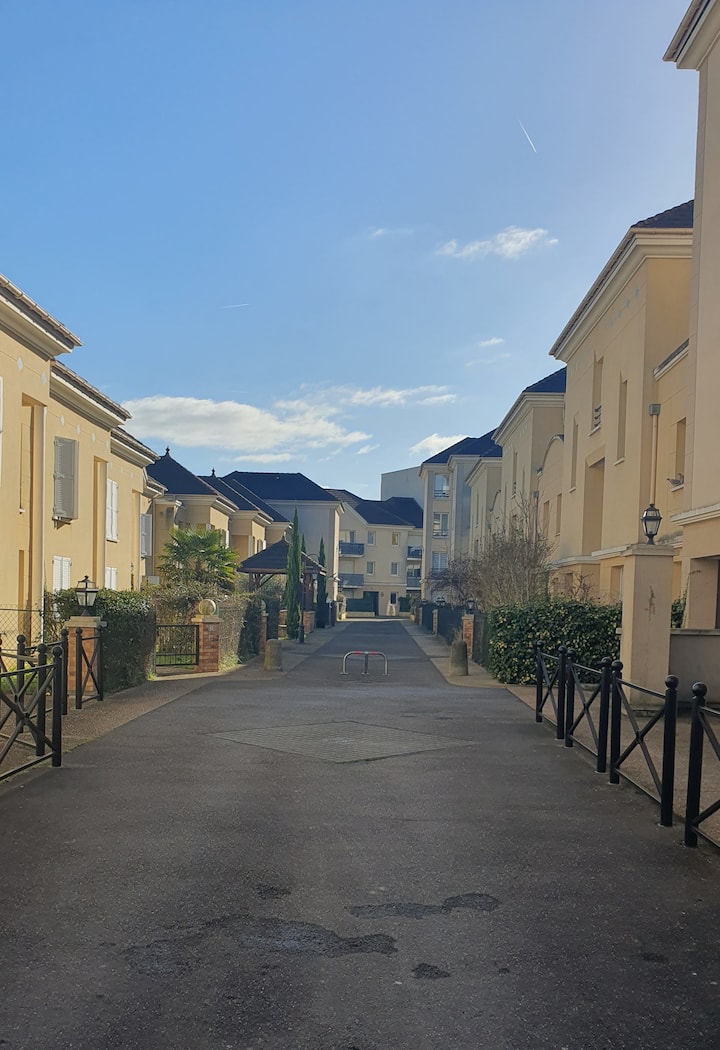 Appartement En Résidence Au Centre Ville - La Verrière