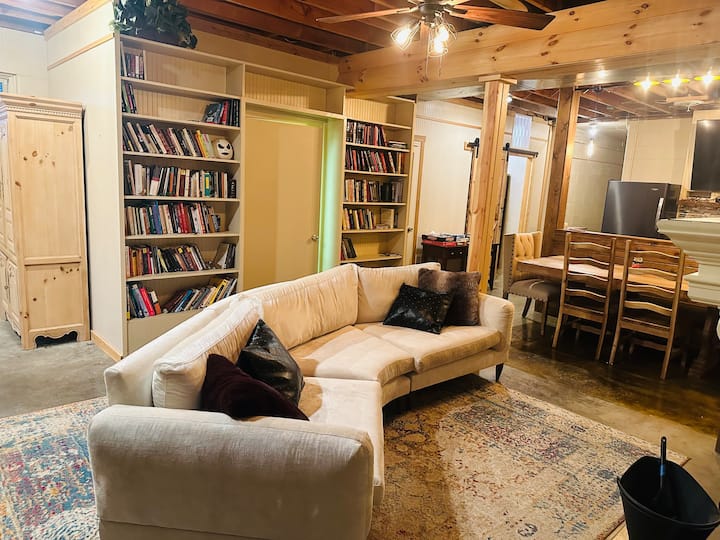 Cozy Getaway. - Independence, MO