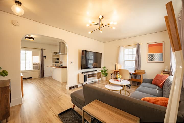 Chic Home + Chef’s Kitchen Near Uiuc, Carle, Dt - Urbana, IL