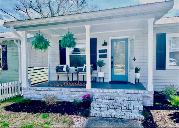 Cozy Cottage W/ Park Views, Monthly Stays Avail! - Wilmington, NC