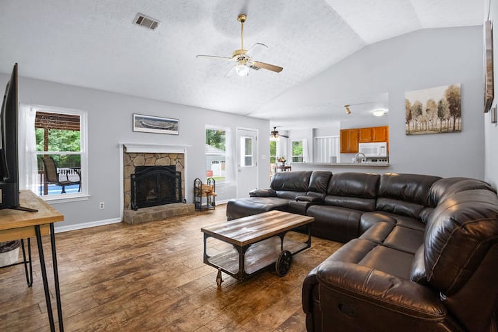 Race Weekend Retreat | Near Nascar| Sleeps 7| Pool - Atlanta Motor Speedway