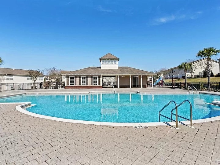 Charming Poolside Retreat - Crestview, FL